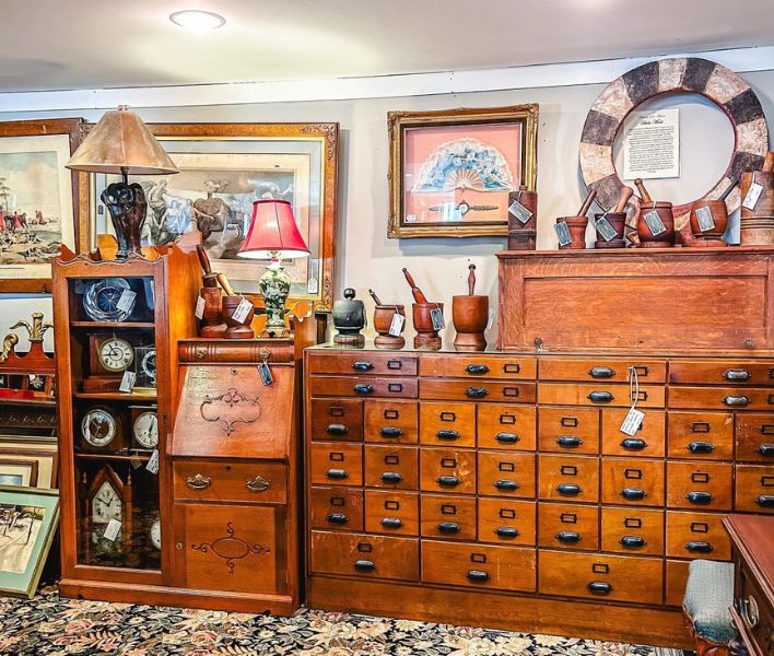 Auction – Unique Antiques of Connecticut